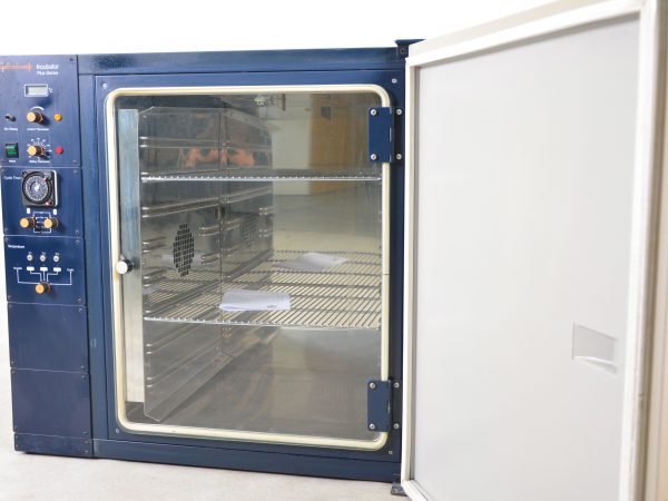 Thermo Scientific 371 CO2 Incubator - Gemini BV
