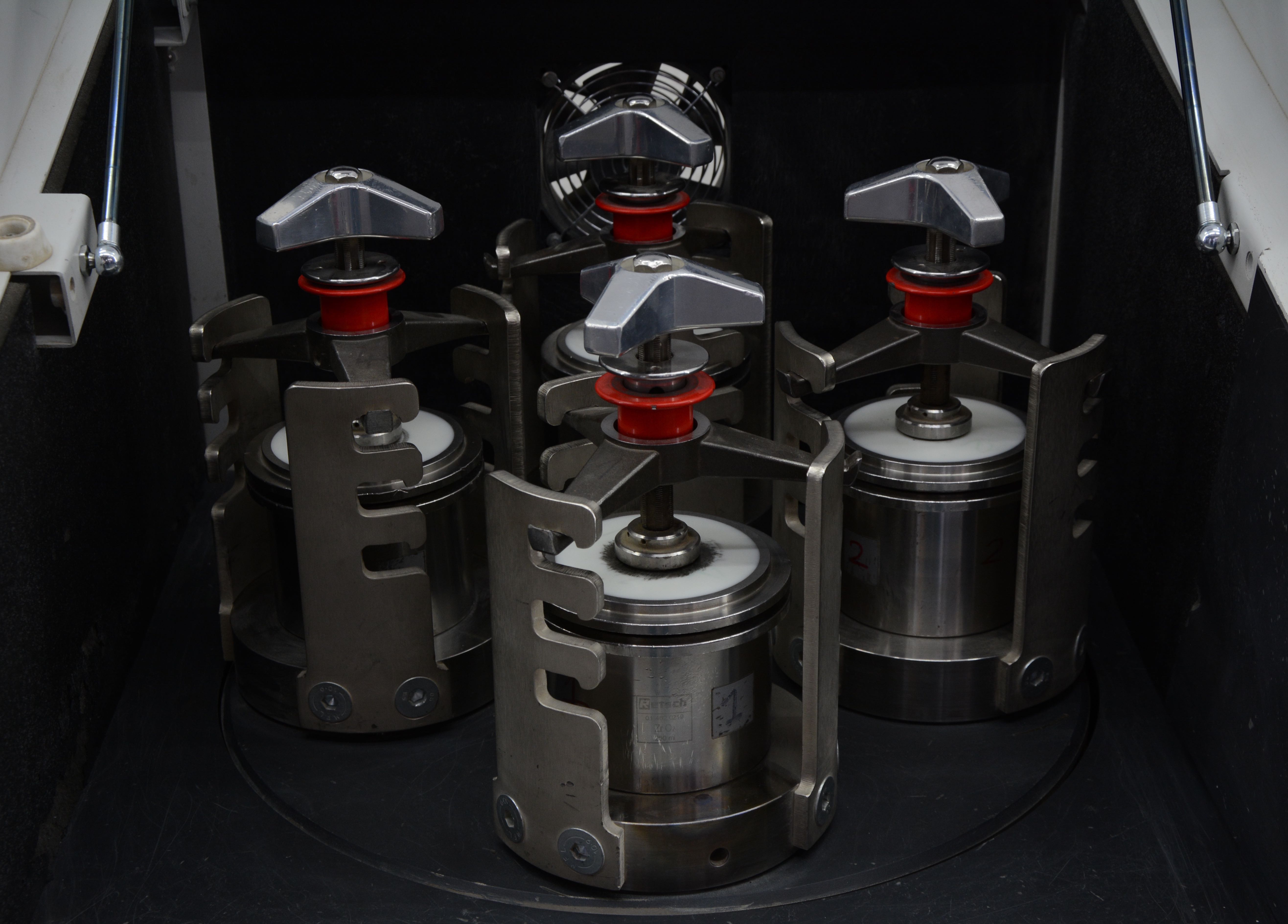 Retsch PM 400 Planetary ball mill - Gemini BV