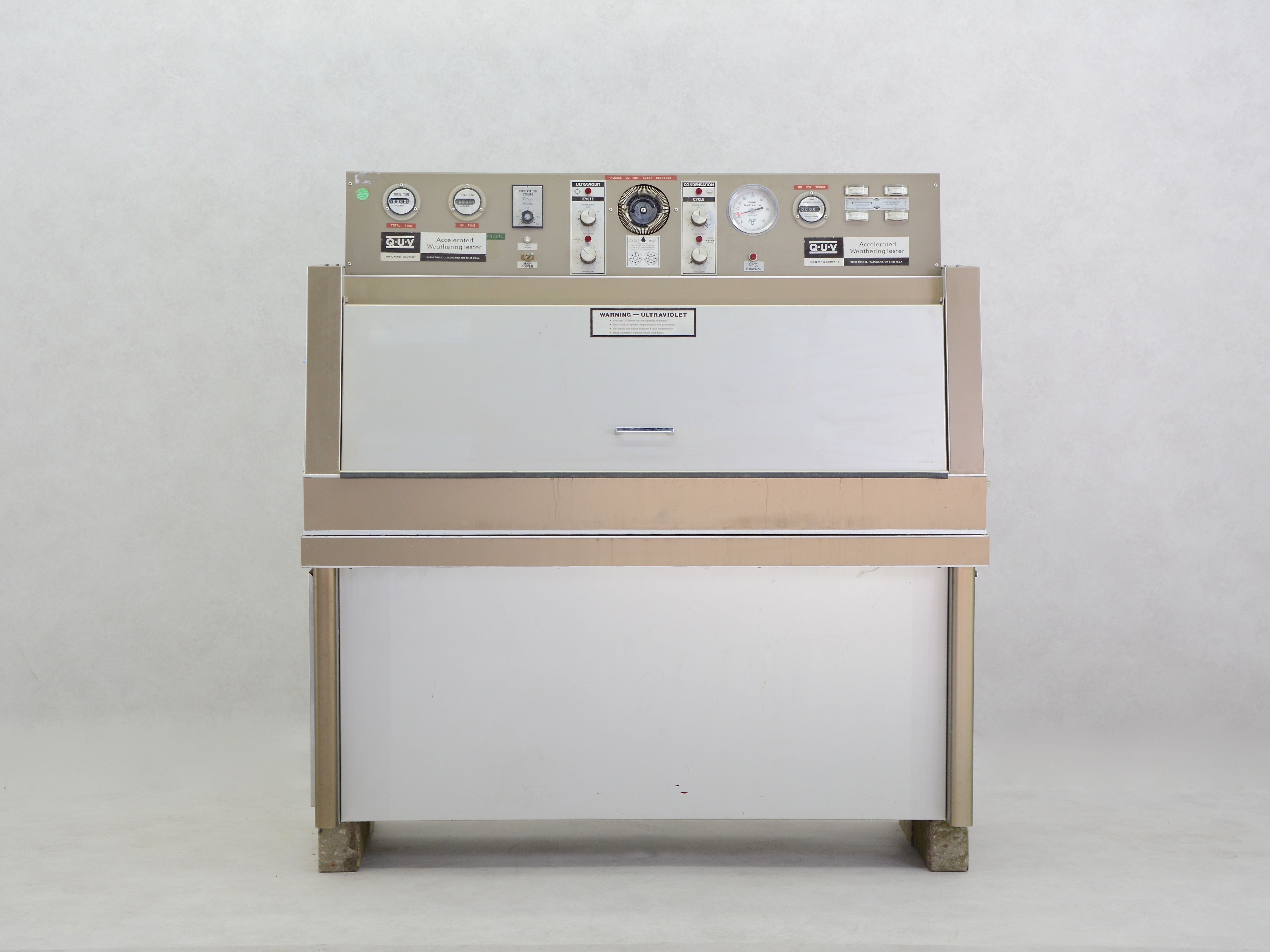 The Q-Panel Company QUV Weathering tester - Gemini BV