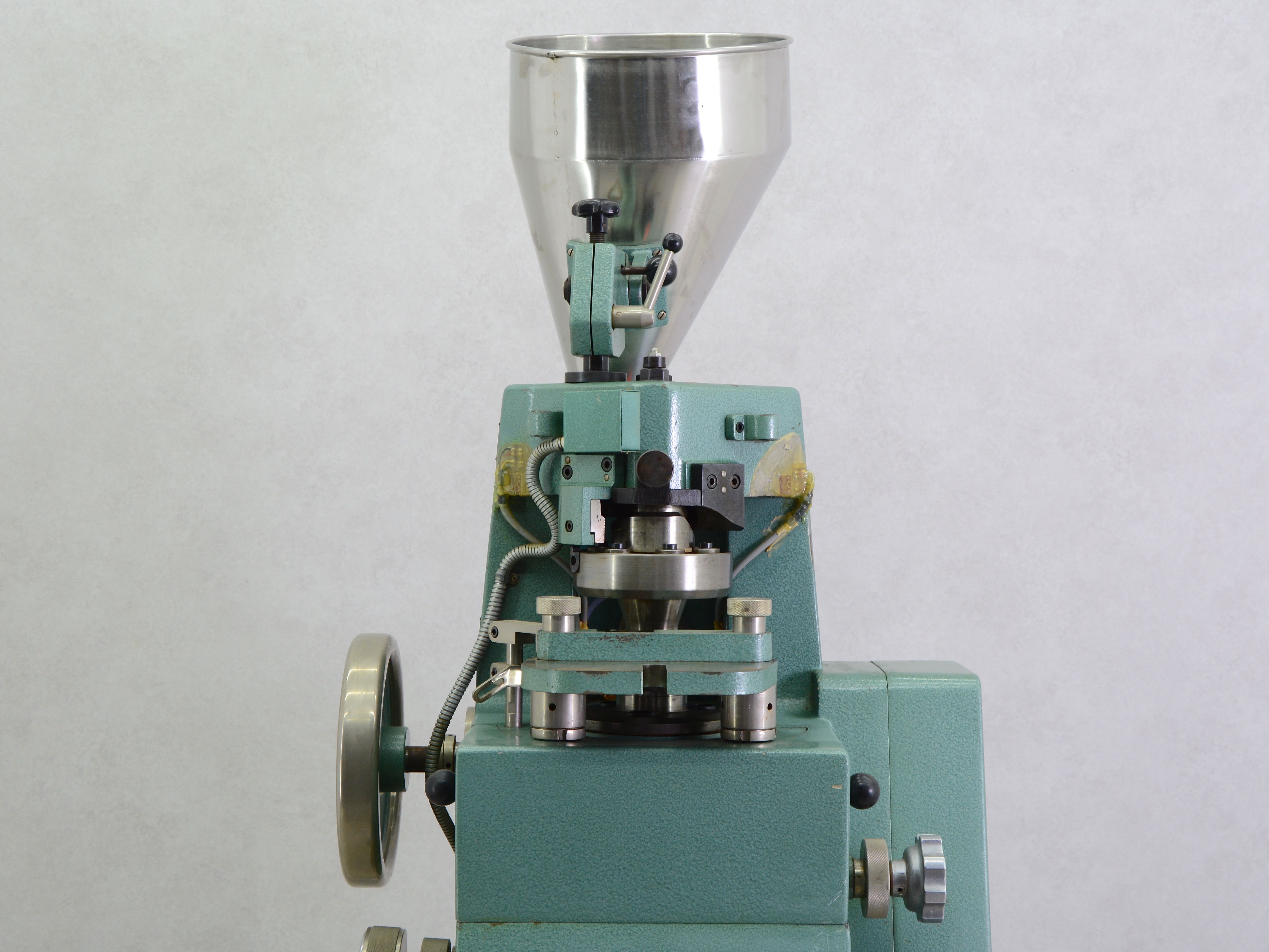 Korsch Pharmapress 100 Tablet press - Gemini BV