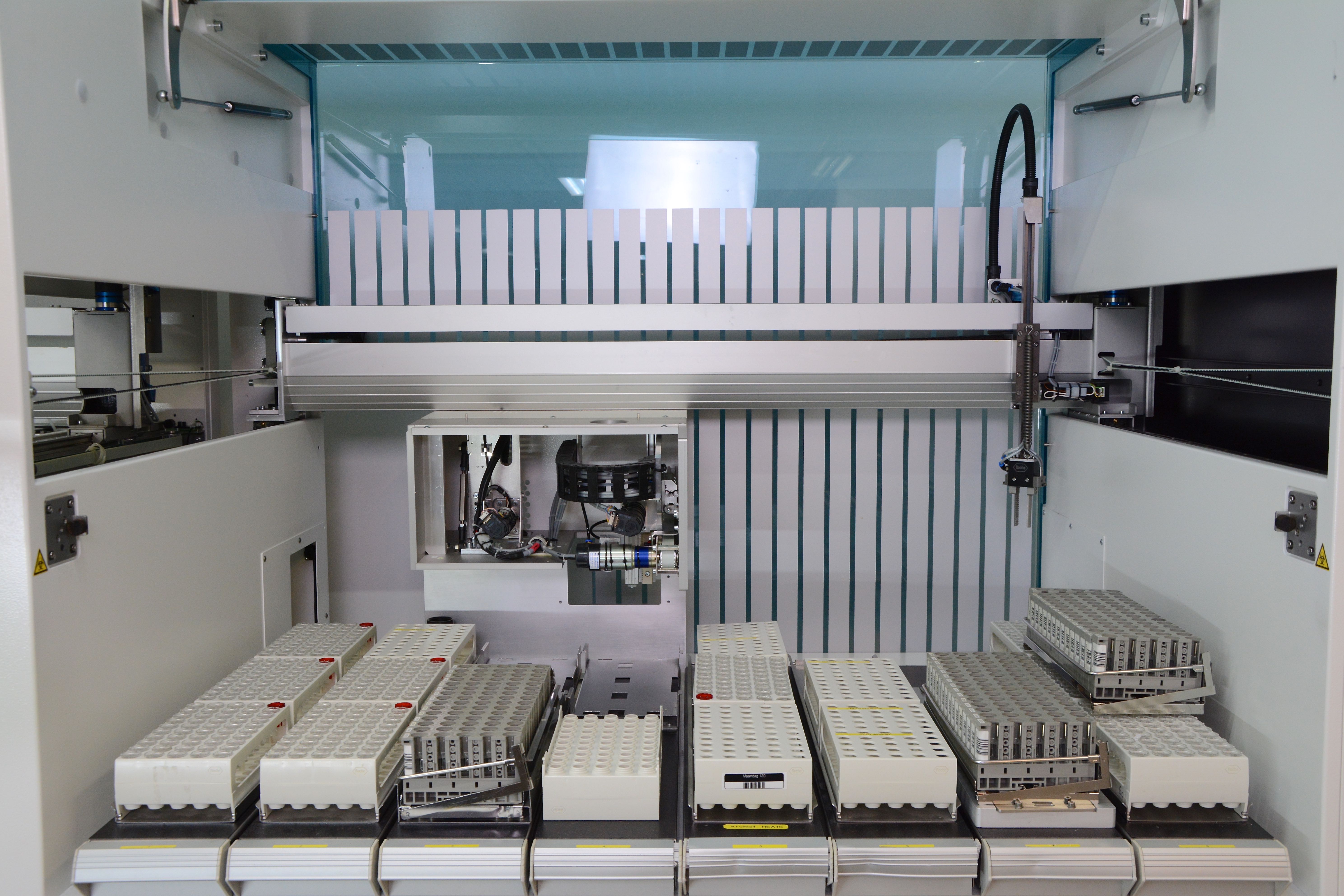 Cobas p471 Centrifuge & p512 Pre-analytic system - Gemini BV