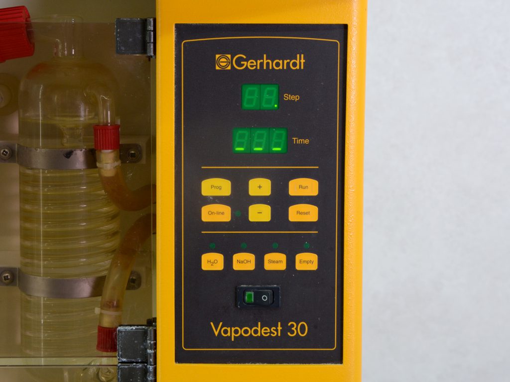Gerhardt Vapodest 30 Kjeldahl distillation system - Gemini BV
