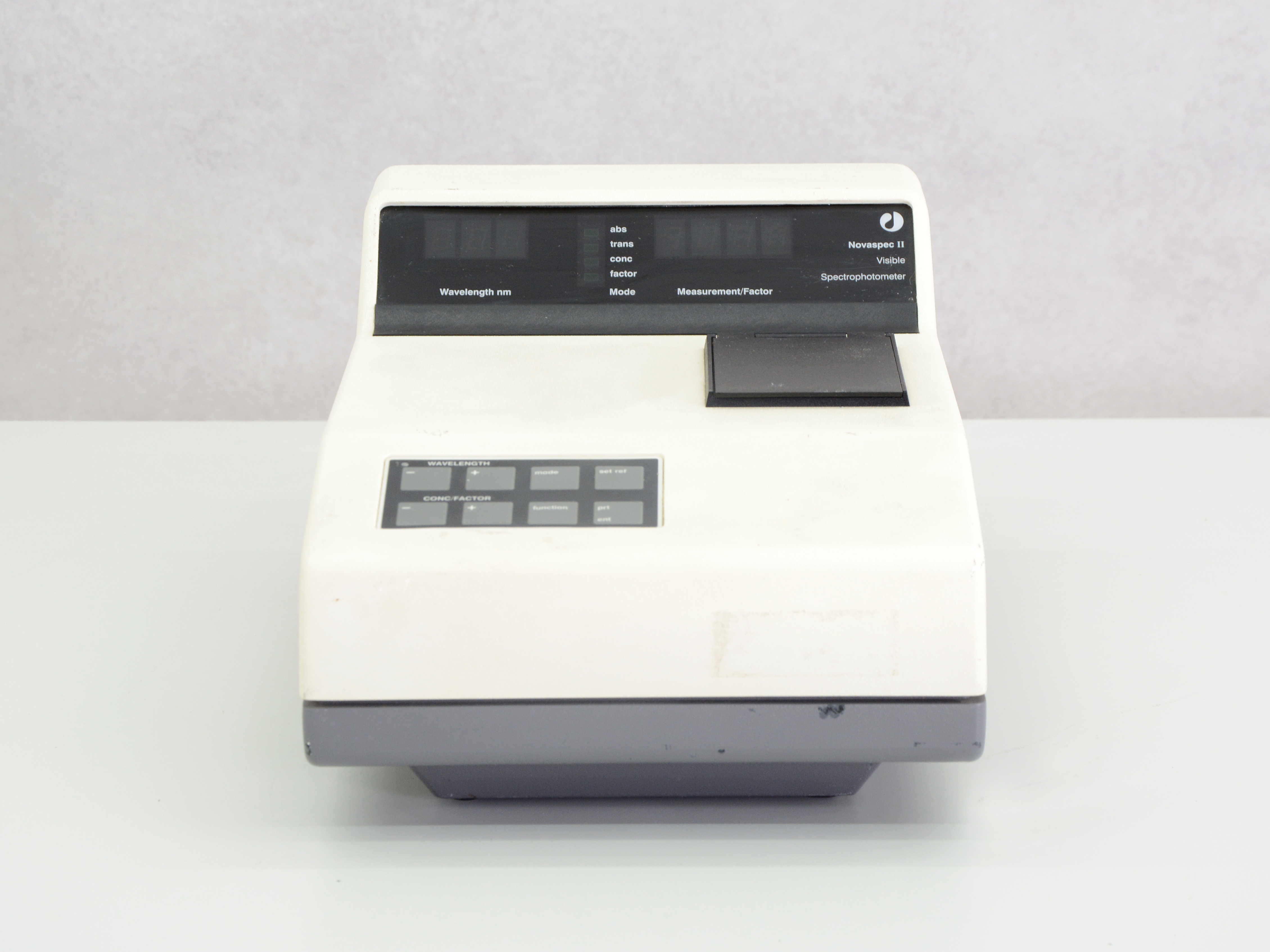 Biochrom Novaspec II Spectrophotometer - Gemini BV