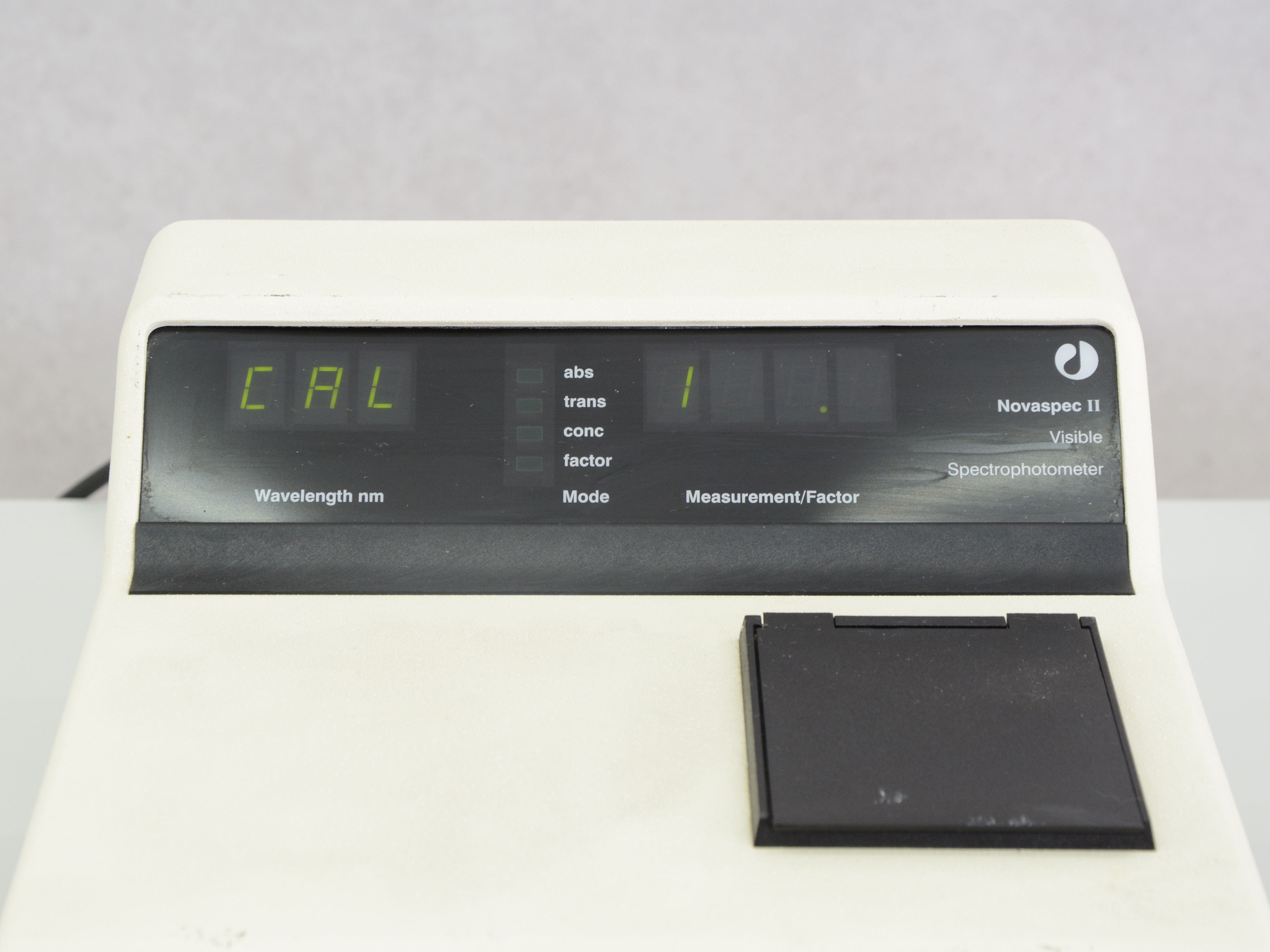 Biochrom Novaspec II Spectrophotometer - Gemini BV