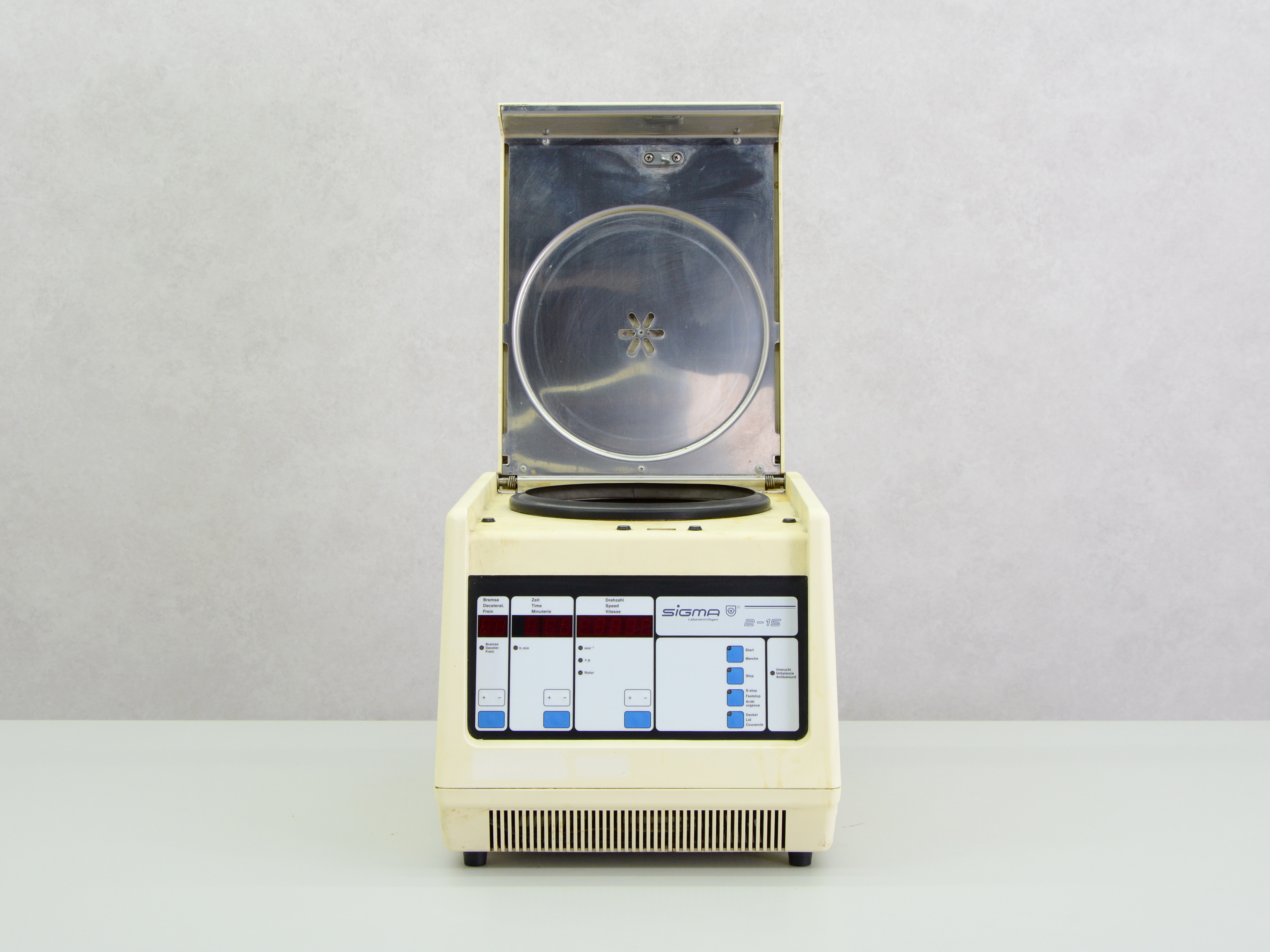 Sigma 2-15 Centrifuge - Gemini BV