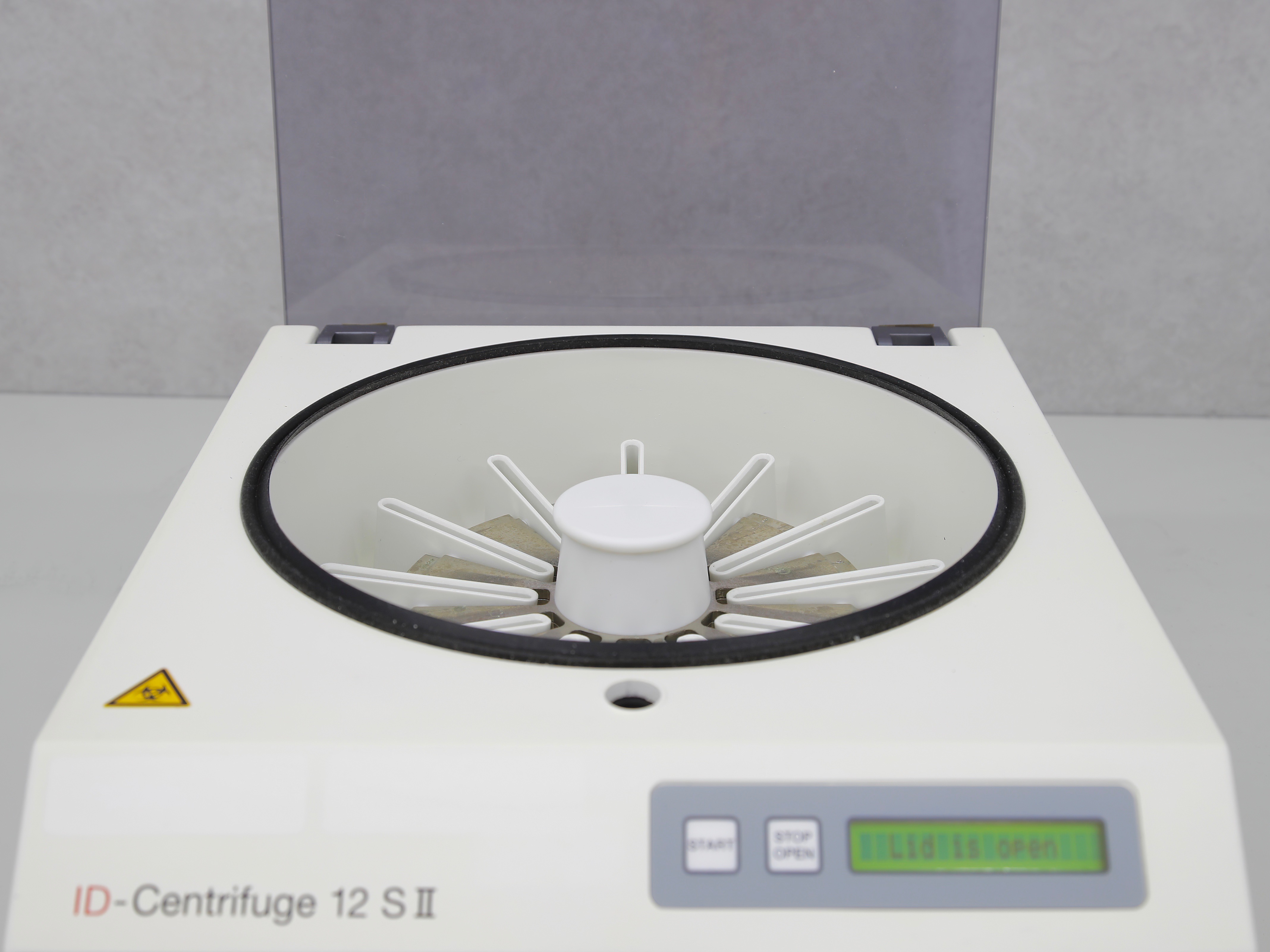 Diamed 12SII Centrifuge - Gemini BV