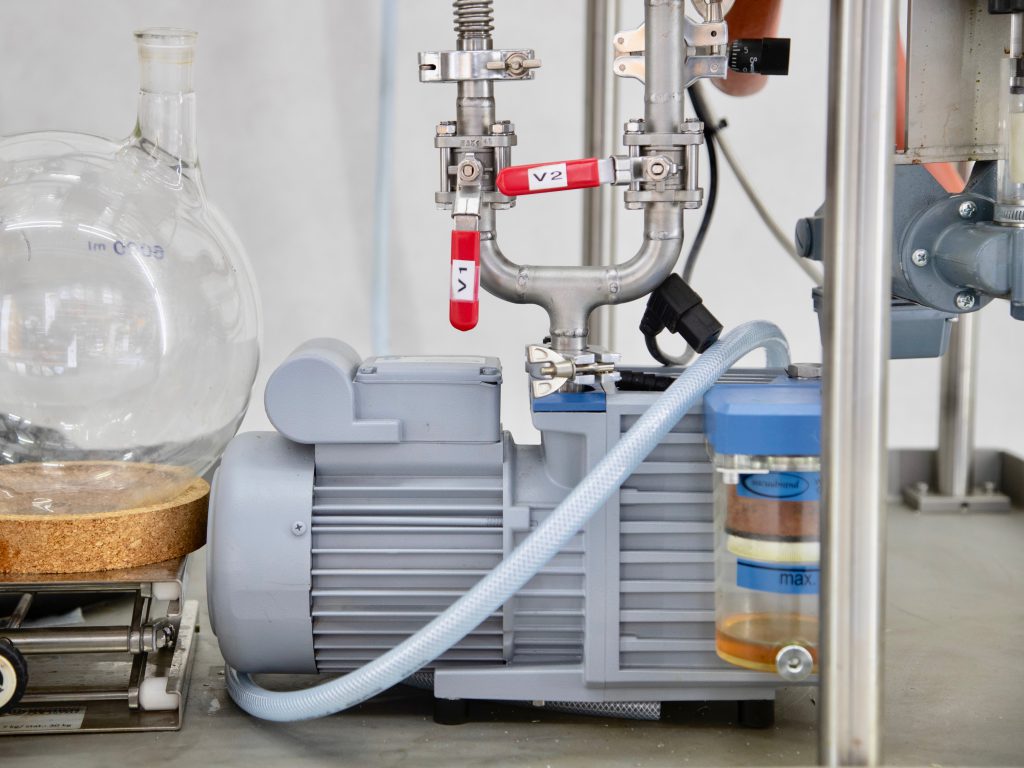 UIC KD6-EA100 Short path distillation plant with degasser - Gemini BV