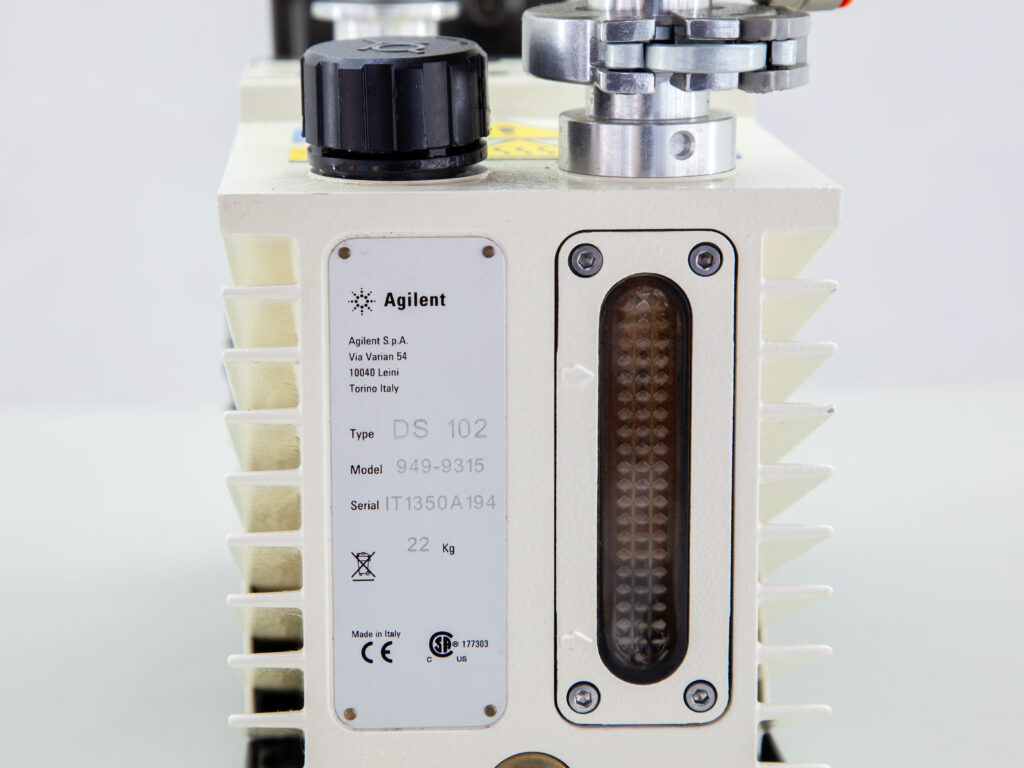 Agilent DS 102 rotary vane pump / vacuum pump - Gemini BV