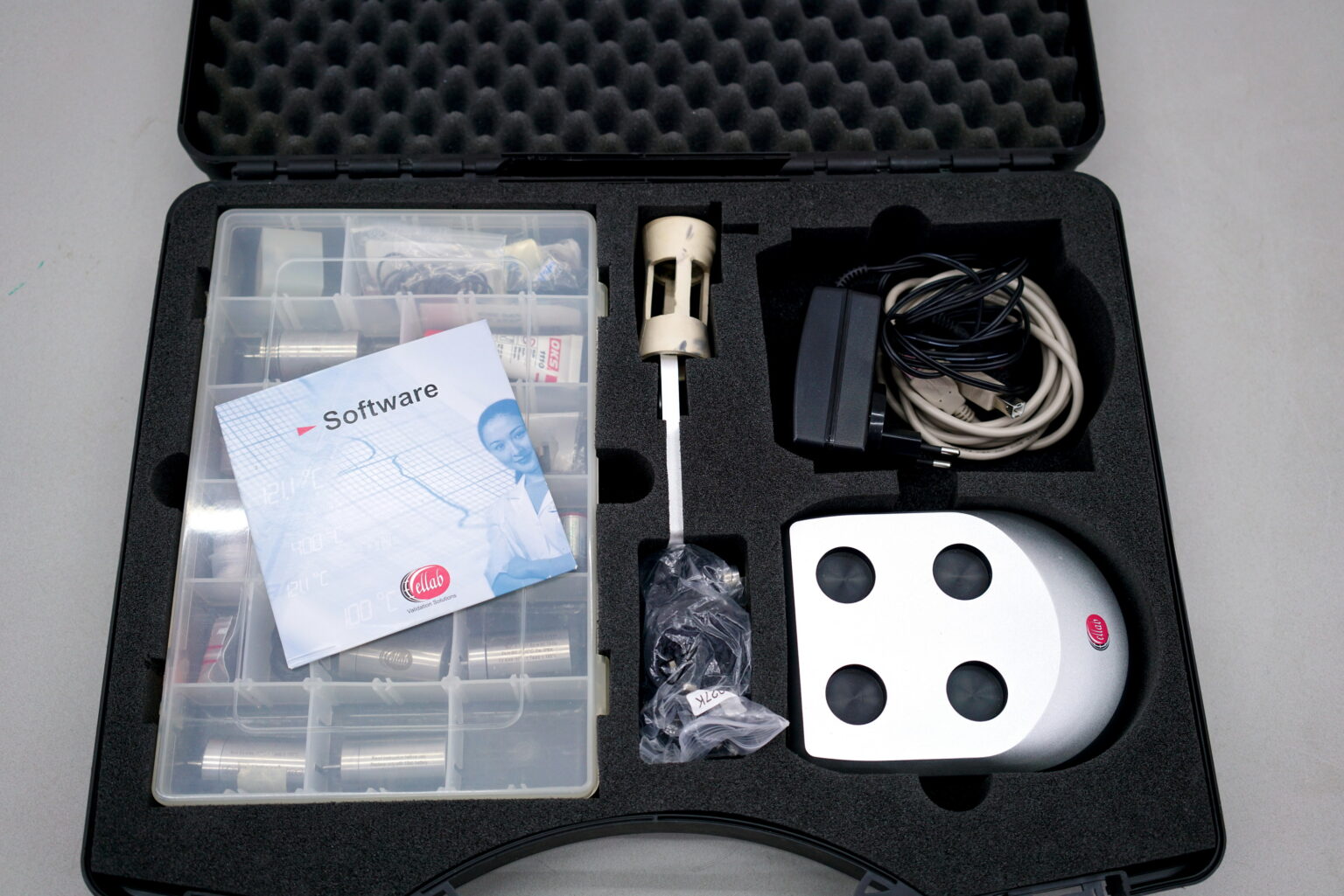 Ellab TrackSense Pro Reader Station with loggers - Gemini BV