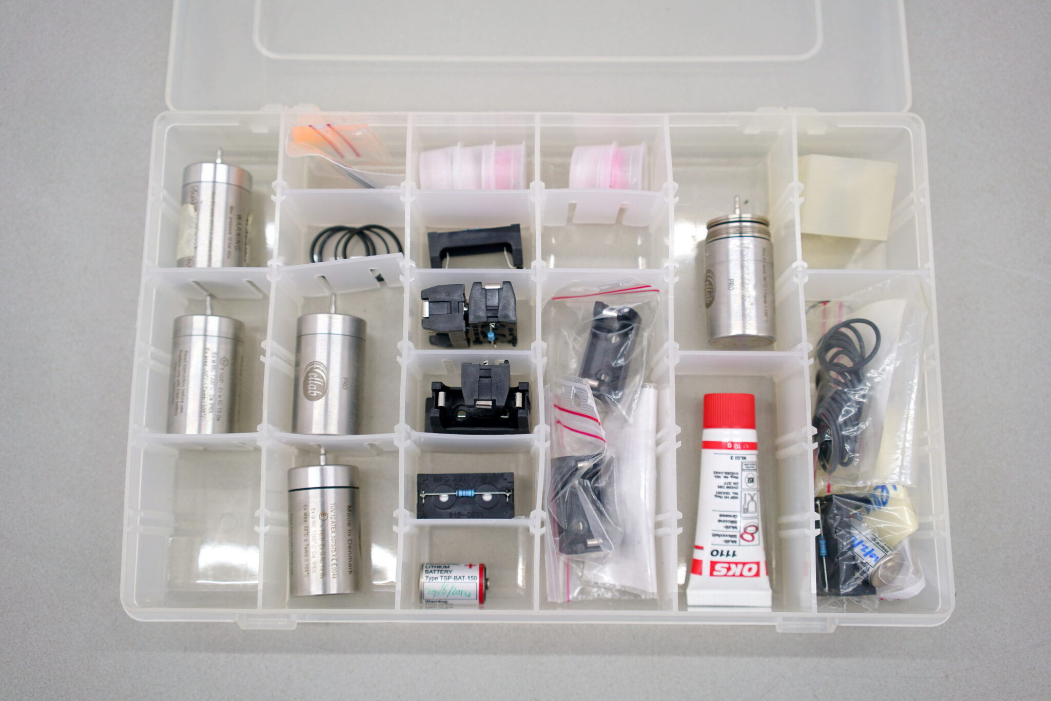 Ellab TrackSense Pro Reader Station with loggers - Gemini BV