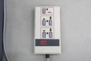 MTS Synergie 100 tensile testing machine - Gemini BV