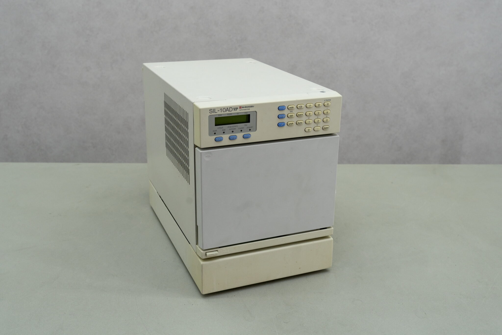 Shimadzu SIL-10ADvp auto injector - Gemini BV