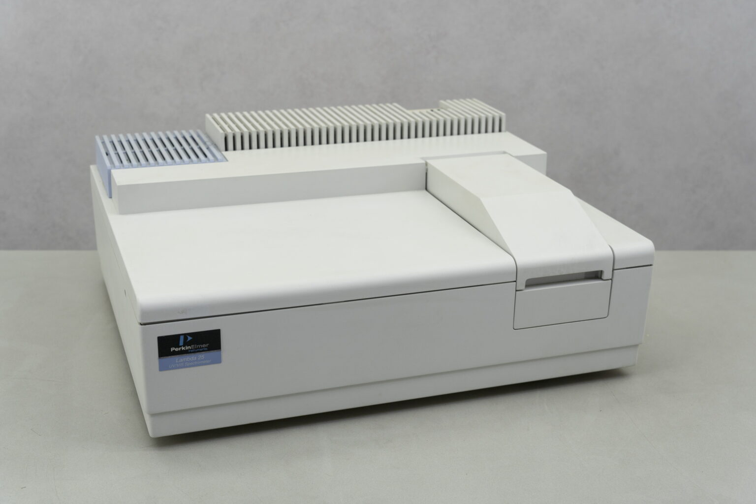 Perkin Elmer Lambda 25 UV-Vis Spectrophotometer - Gemini BV