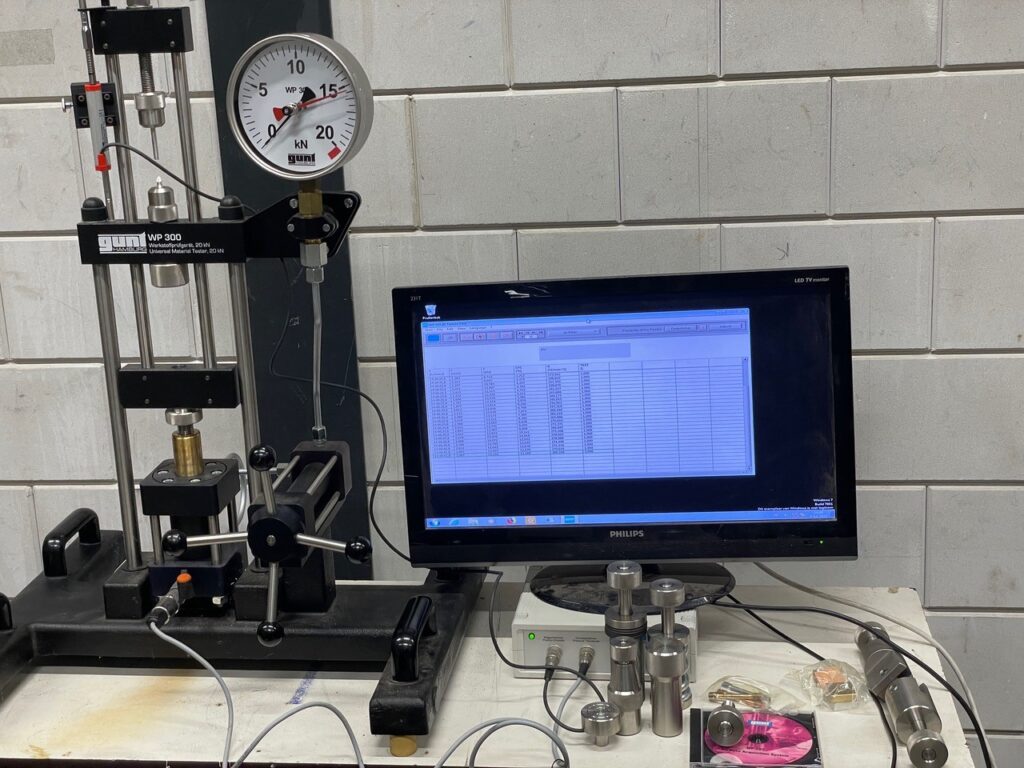 Gunt WP 300 material tester - Gemini BV