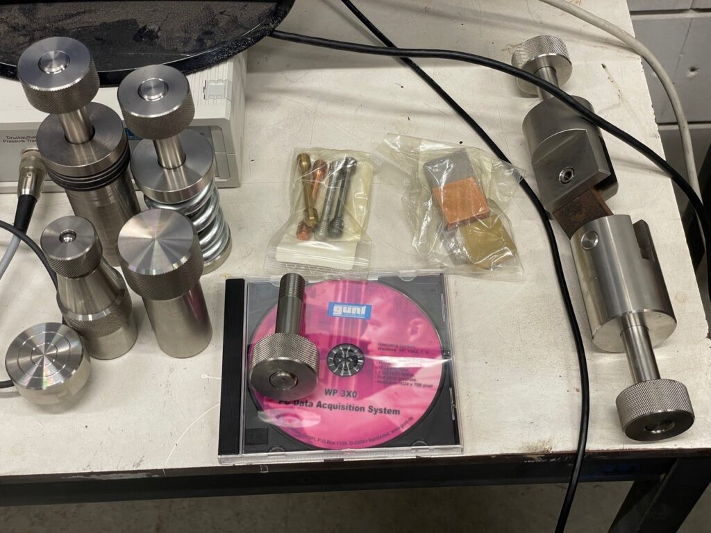 Gunt WP 300 material tester - Gemini BV