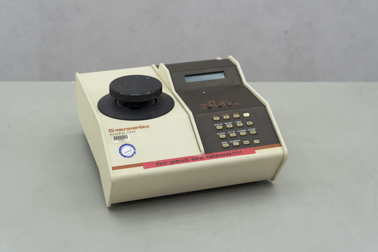 MicroMeritics AccuPyc 1330 Gas Pycnometer - Gemini BV