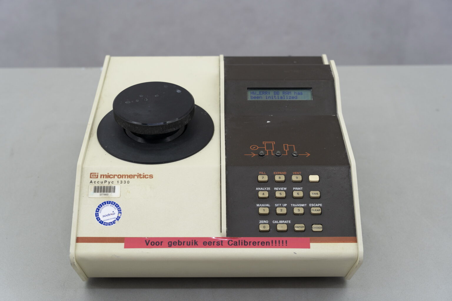 MicroMeritics AccuPyc 1330 Gas Pycnometer - Gemini BV