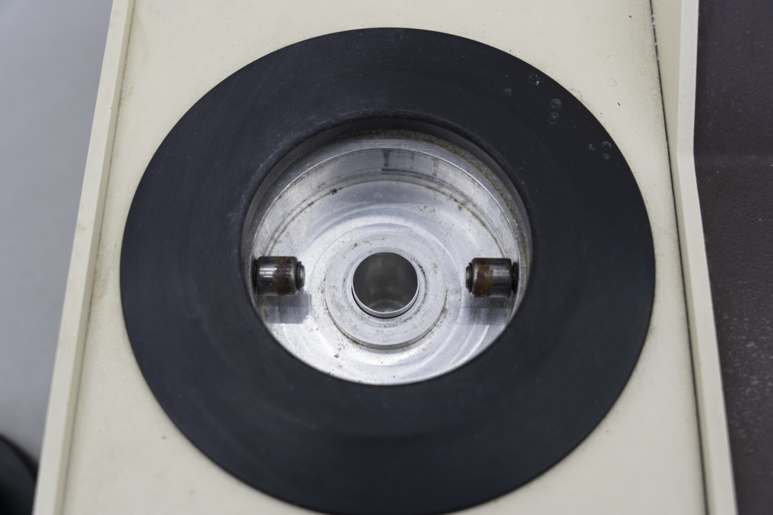 MicroMeritics AccuPyc 1330 Gas Pycnometer - Gemini BV