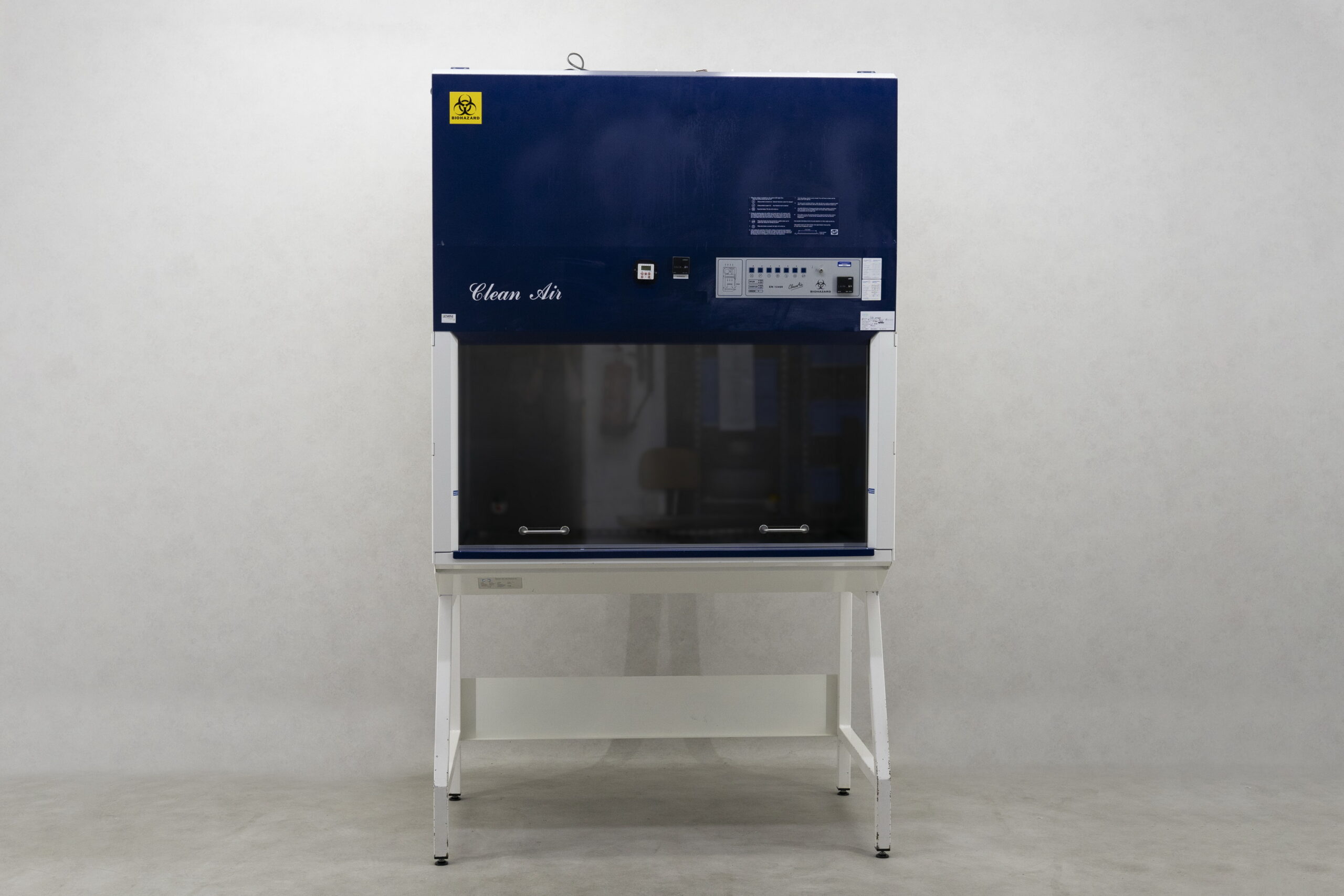 Clean-Air EF-4E Biohazard cabinet - Gemini BV