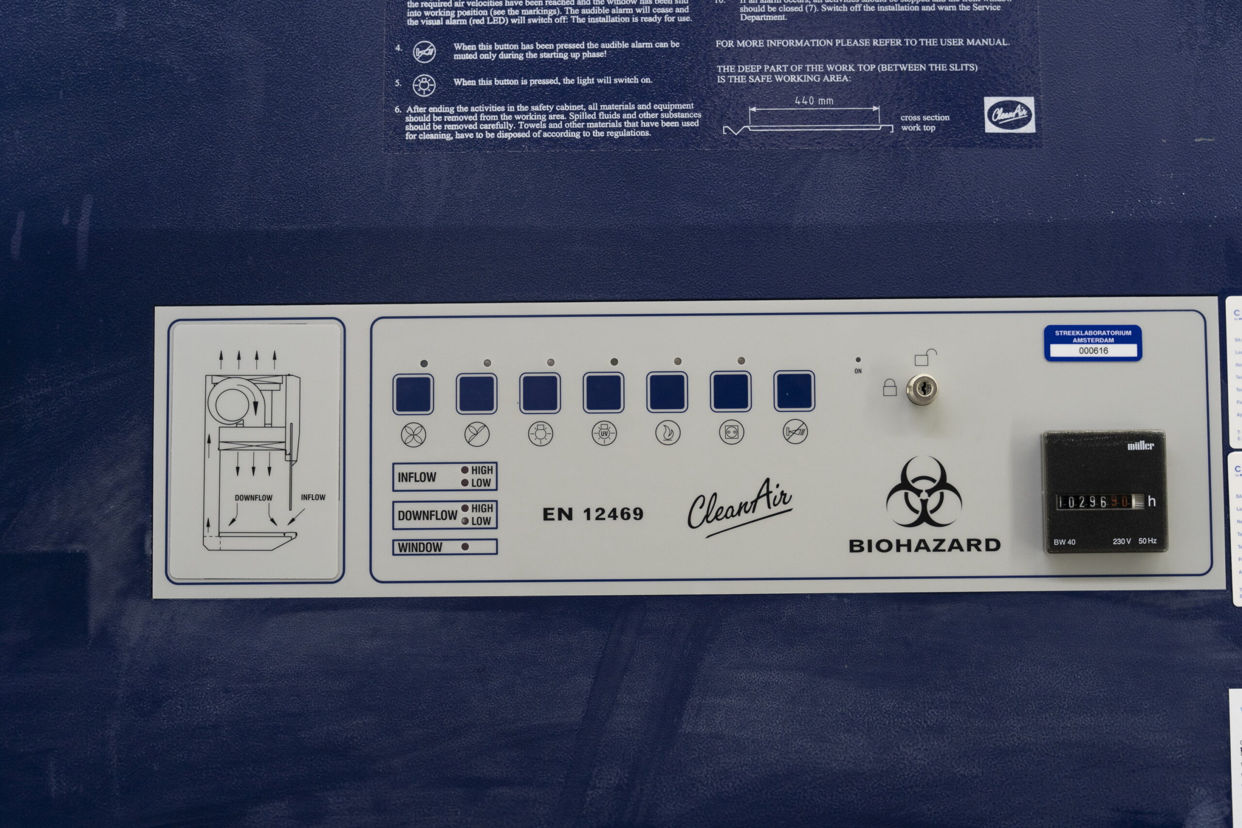 Clean-Air EF-4E Biohazard cabinet - Gemini BV