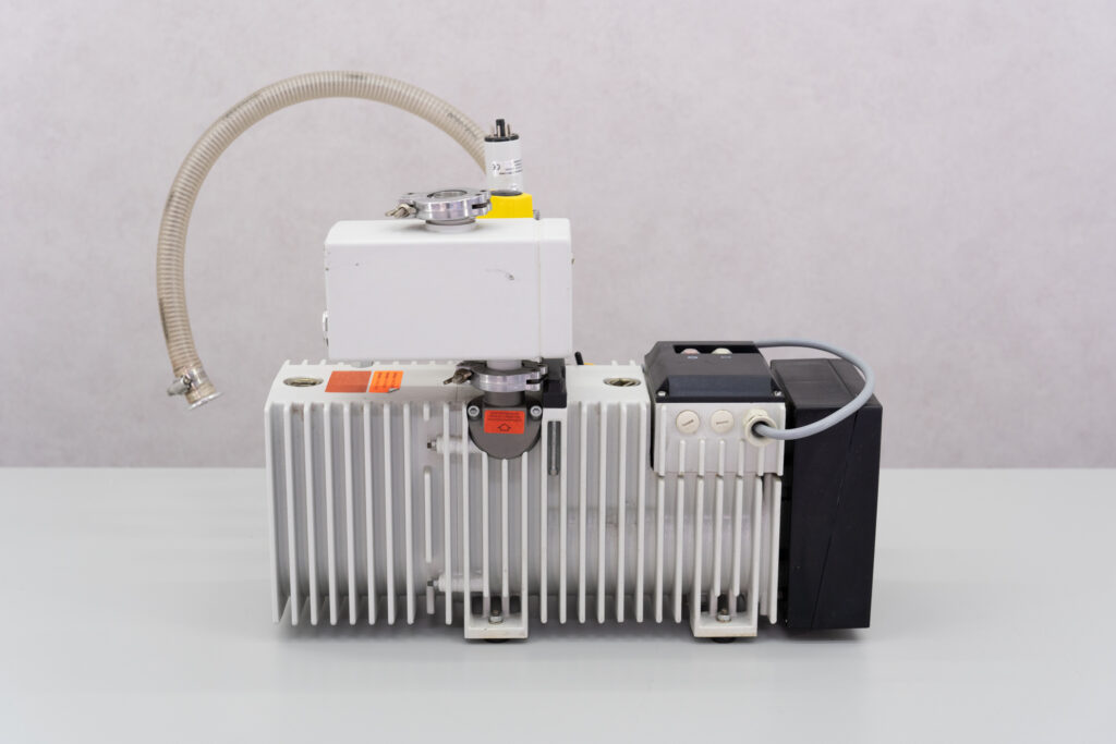 Pfeiffer Balzers Duo 008B vacuum pump - Gemini BV