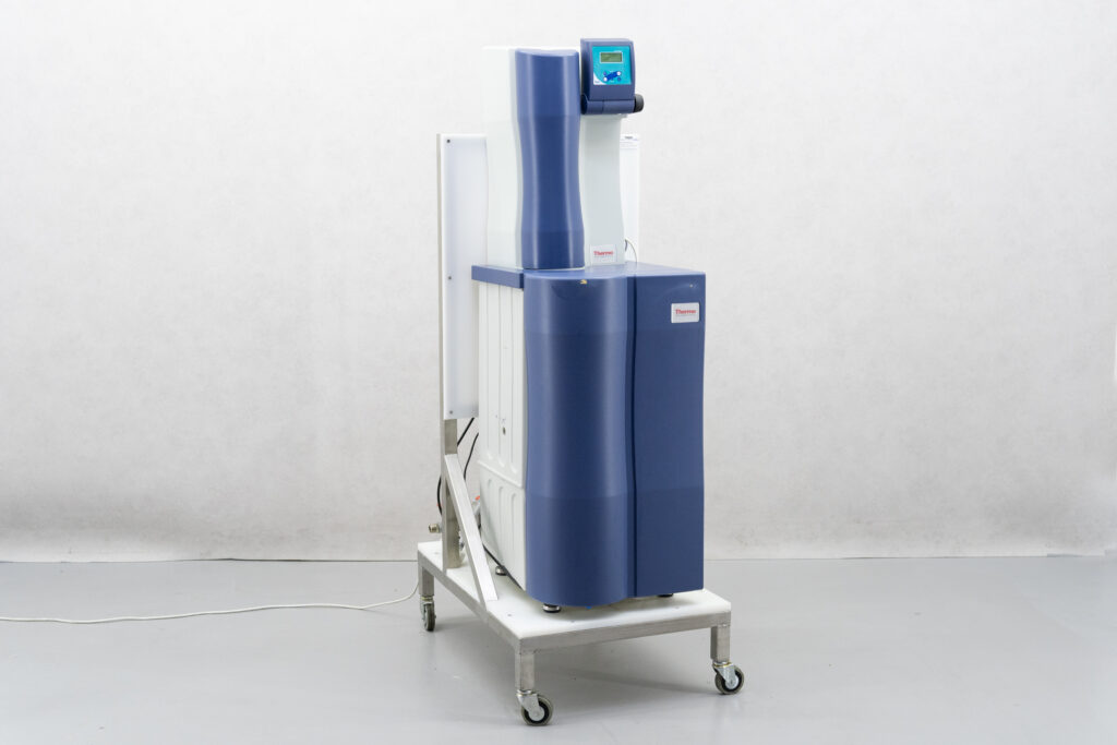 TKA Labtower 40 UPW Ultra-pure water device - Gemini BV