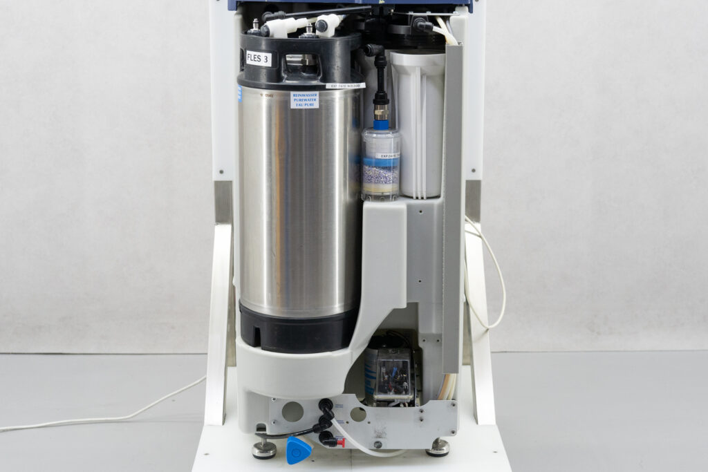 TKA Labtower 40 UPW Ultra-pure water device - Gemini BV