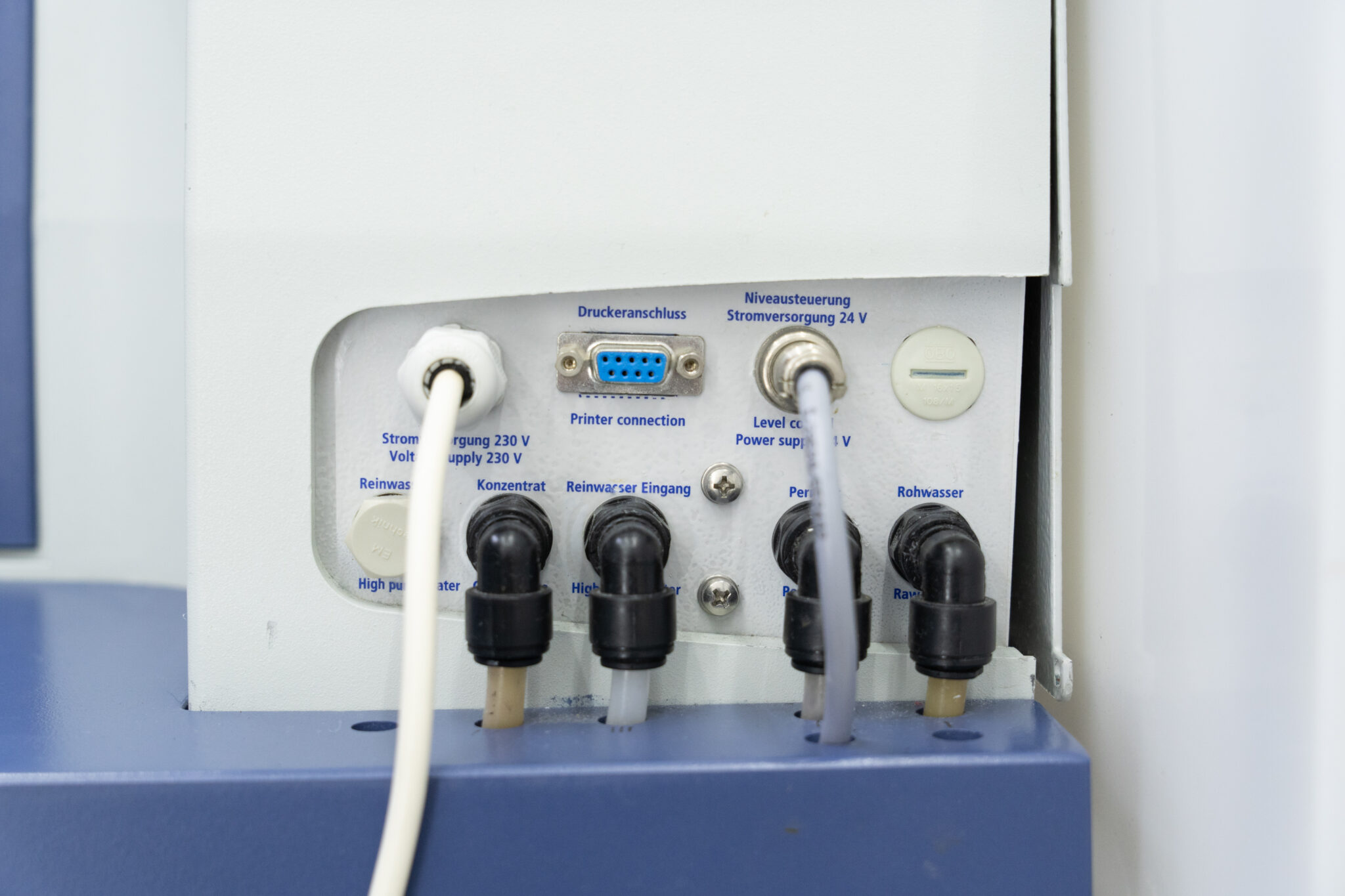 TKA Labtower 40 UPW Ultra-pure water device - Gemini BV