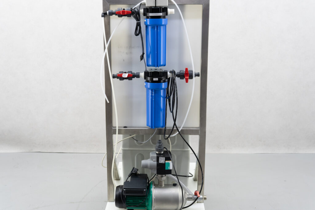 TKA Labtower 40 UPW Ultra-pure water device - Gemini BV