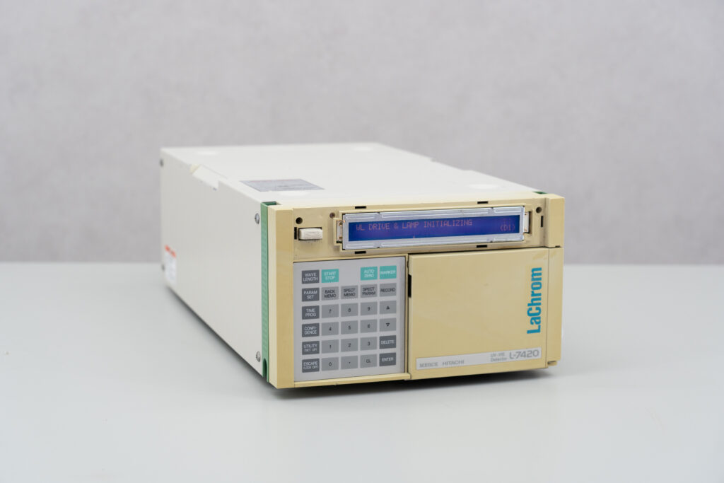 Hitachi Merck L-7420 UV-VIS HPLC Detector - Gemini BV