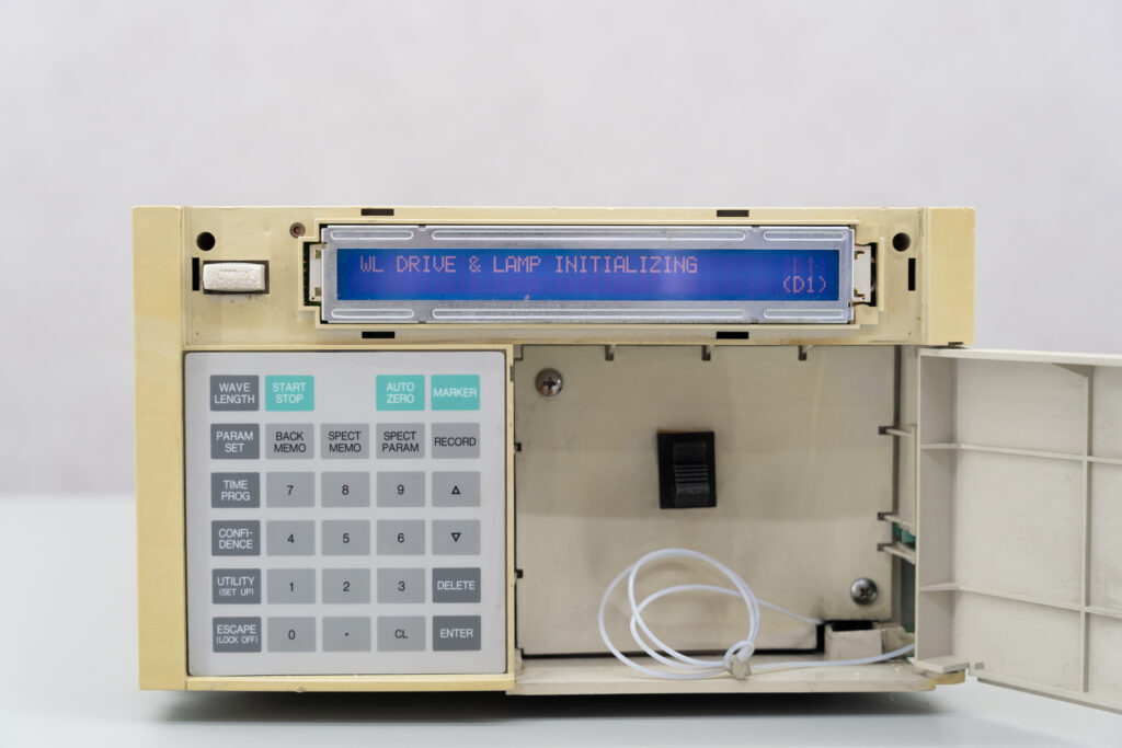 Hitachi Merck L-7420 UV-VIS HPLC Detector - Gemini BV