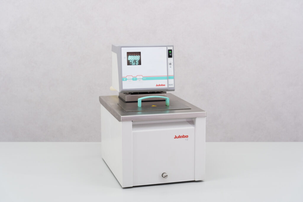 Julabo 12 with SE/V2 controller - Gemini BV