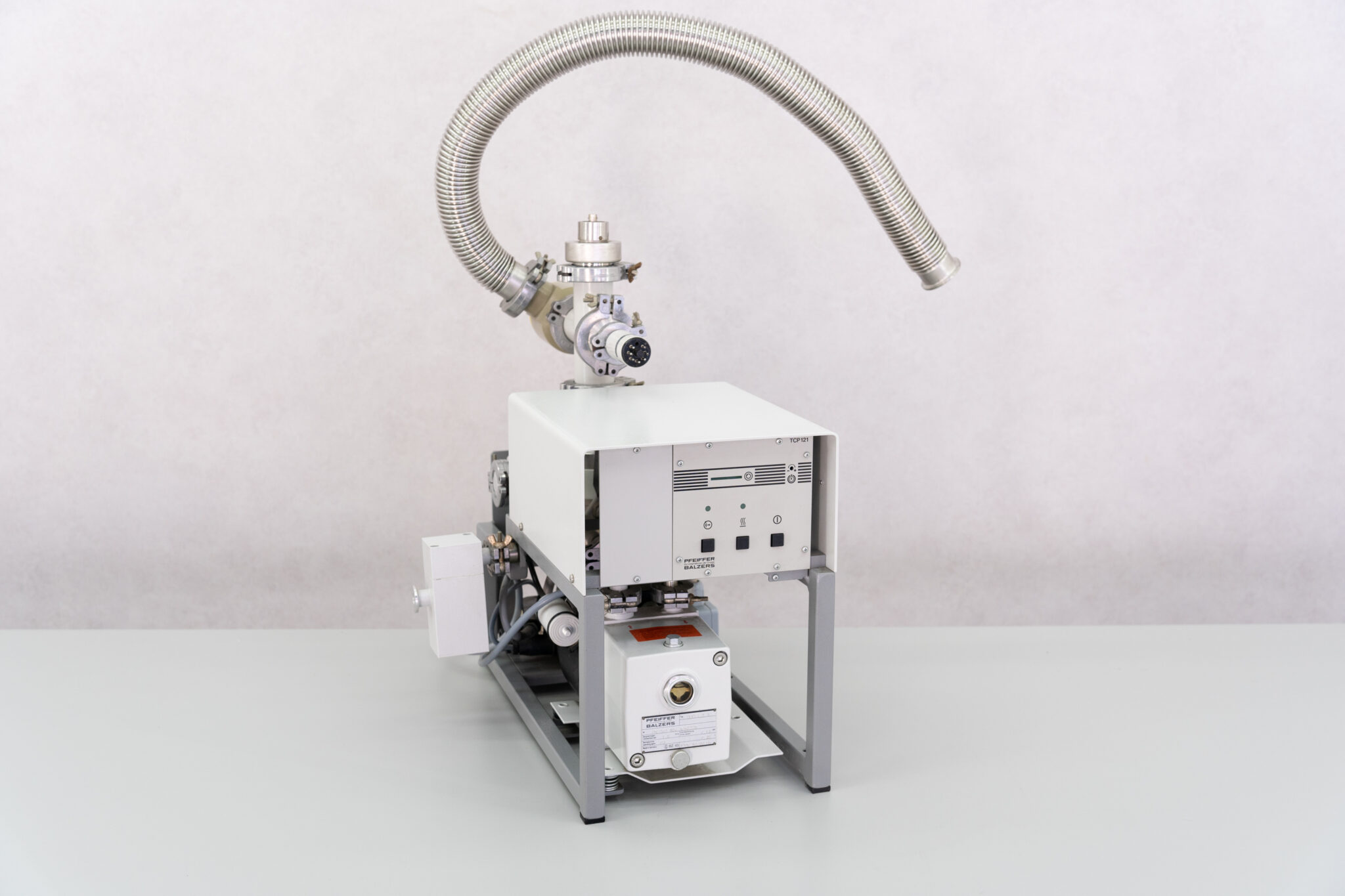 Pfeiffer-Balzers TSH 060 and TPH Duo 062 vacuum system with turbo ...