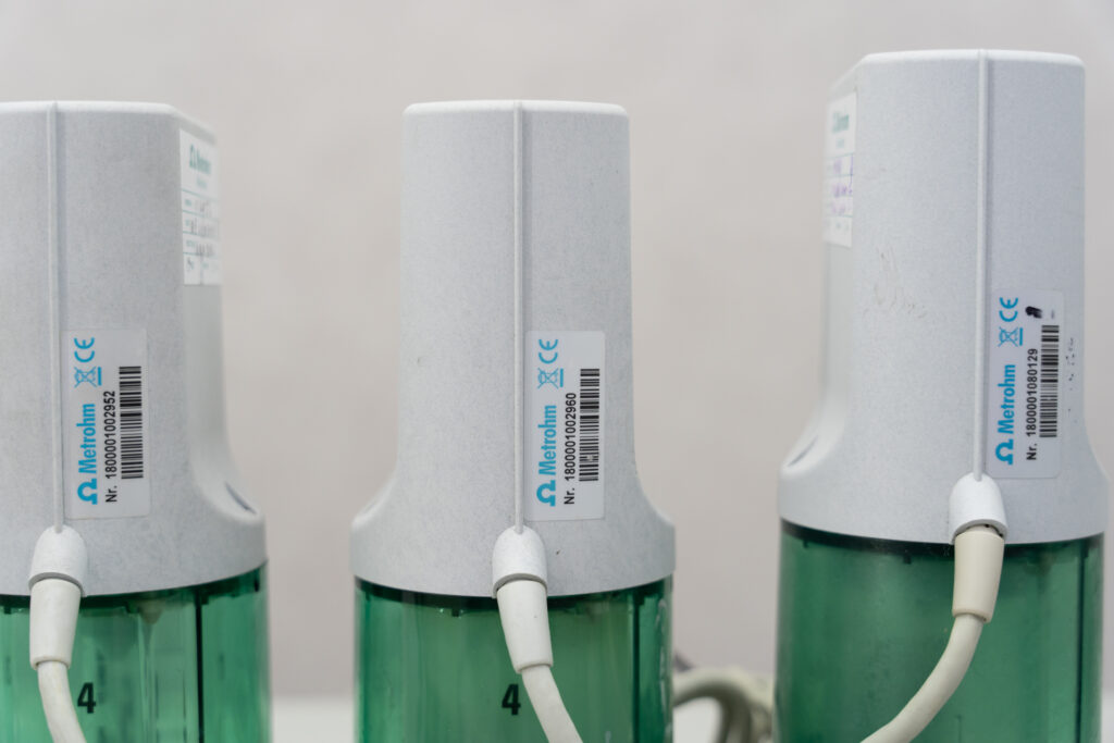 Metrohm 800 Doser, 815 Titrator and 859 Sample Processor - Gemini BV