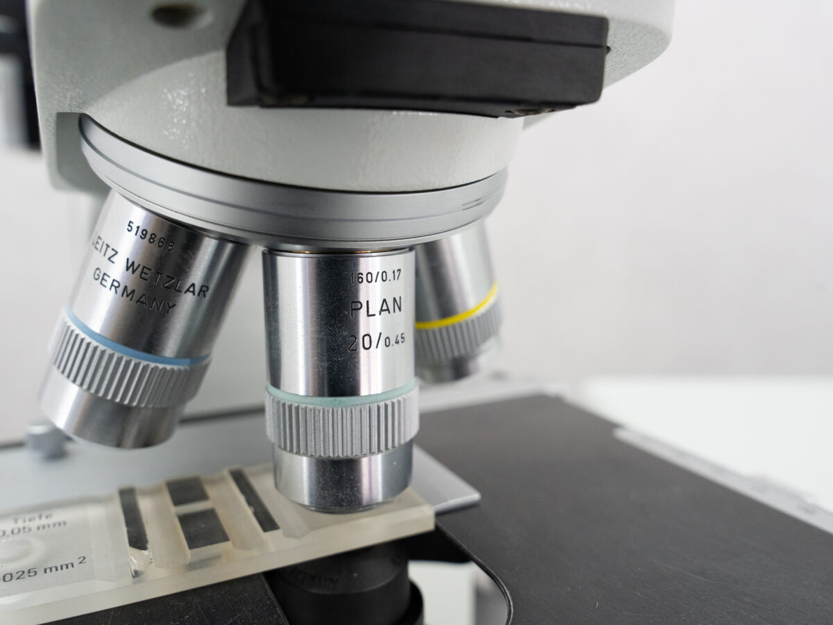 Leica DMIL Type 090-135.002 III/02 Microscope - Gemini BV