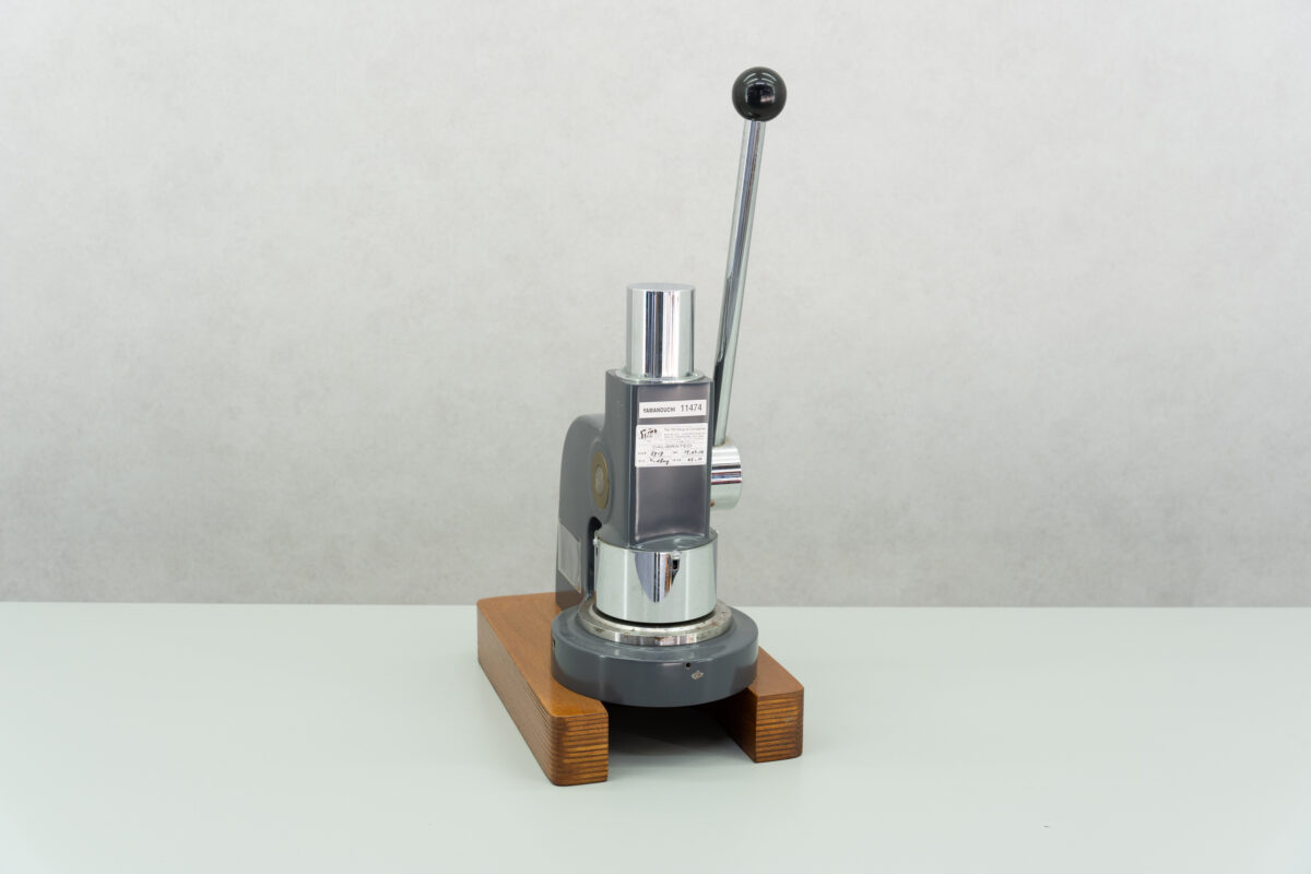 Messmer Buchel K213 Precision/sample Cutter - Gemini BV