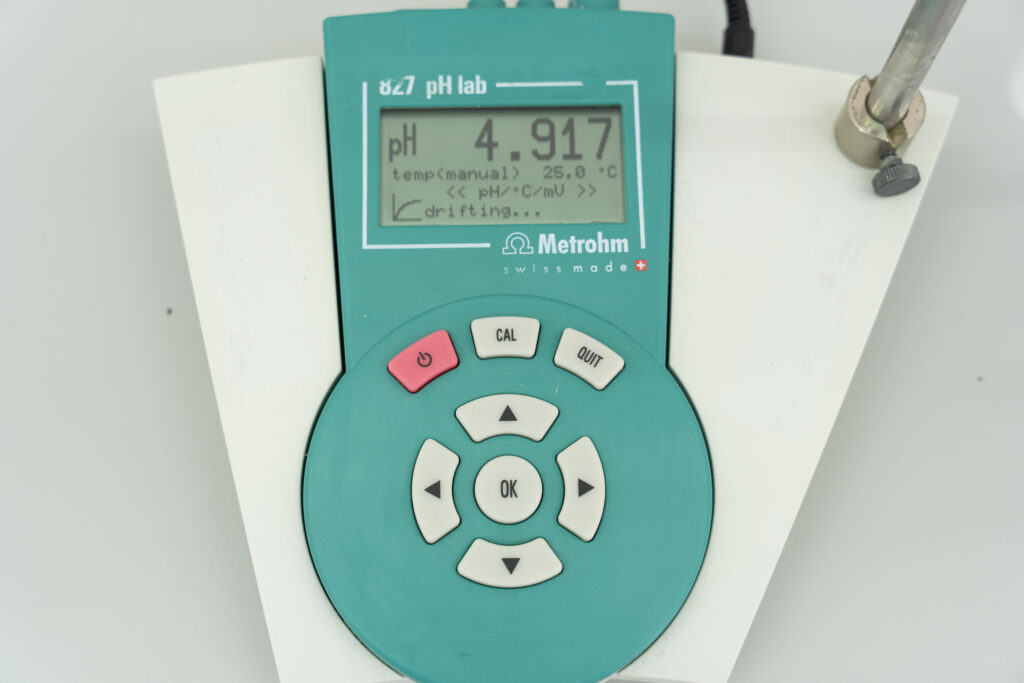 Metrohm 827 pH meter - Gemini BV