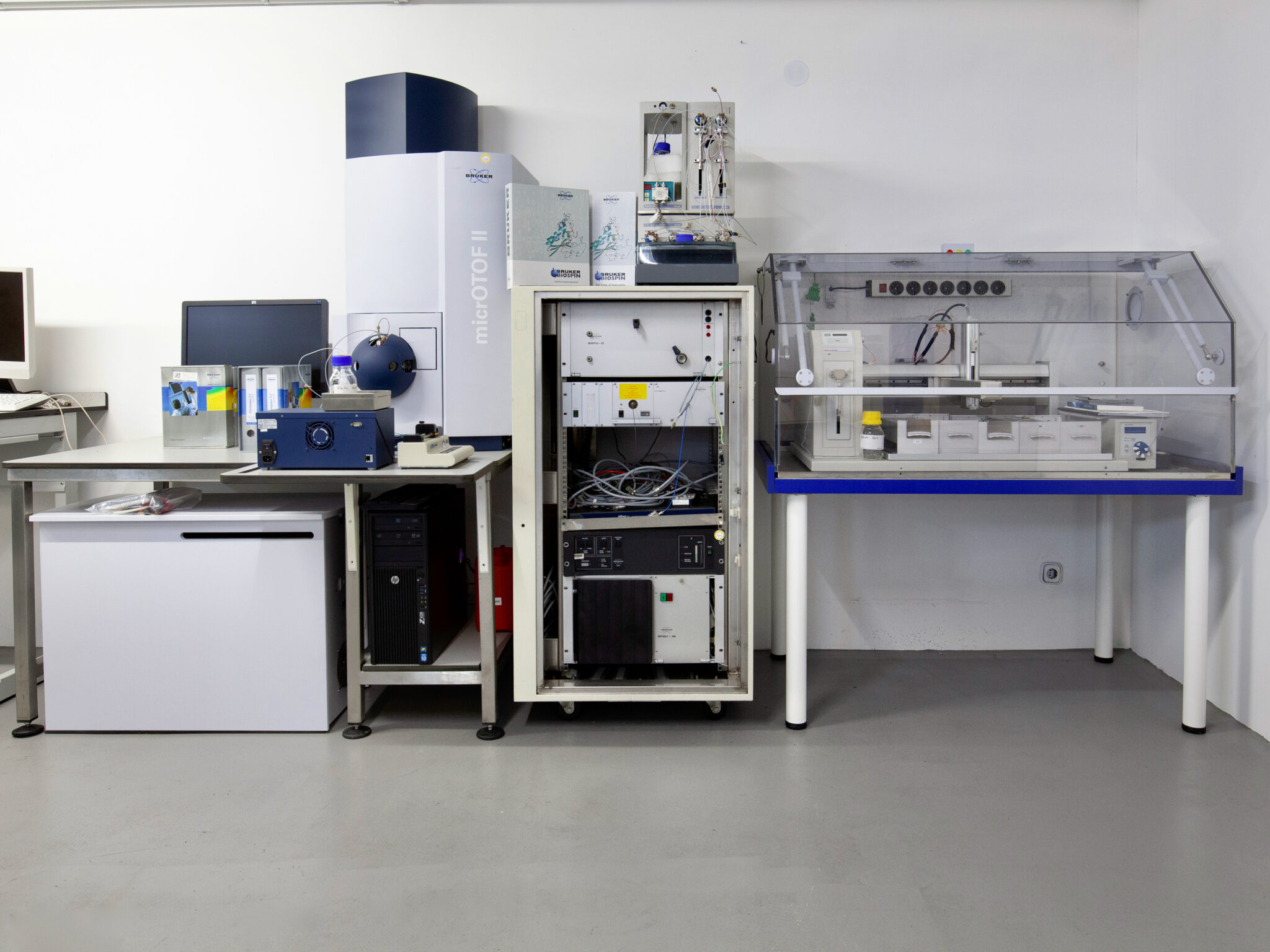 Bruker MicrOTOF II TOF-MS with Gilson 215 Liquid Handler - Gemini BV