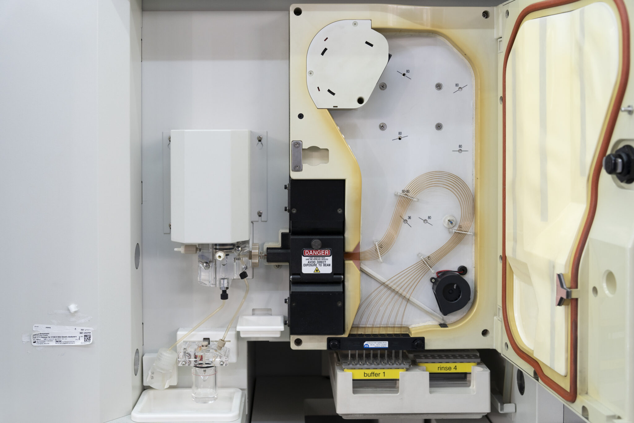 Applied Biosystems Hitachi 3130XL Genetic Analyzer - Gemini BV