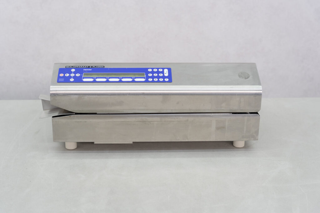 Famos F110DEP Sealing machine - Gemini BV