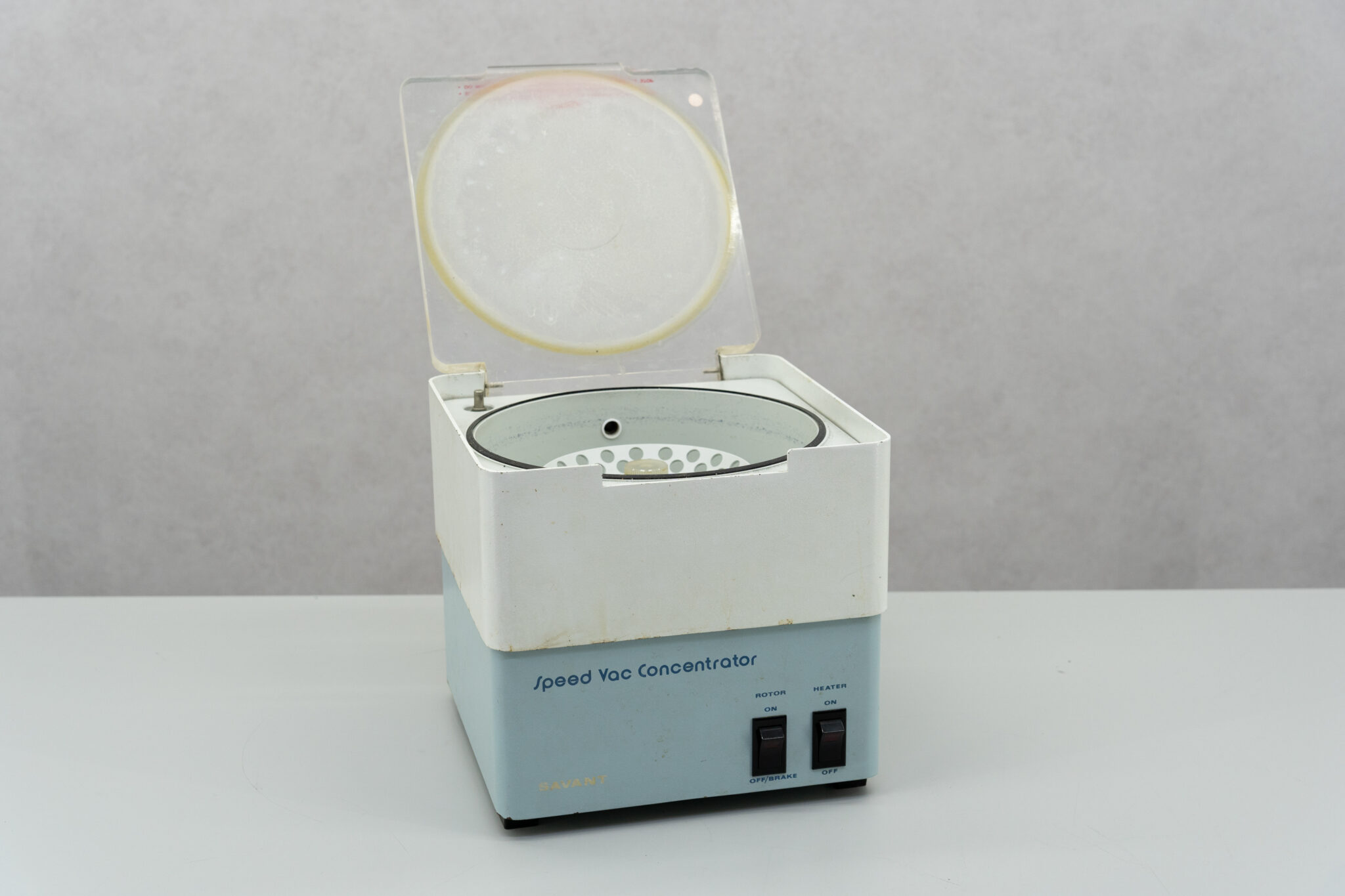 Savant Speedvac Concentrator SVC-100H Vacuum Centrifuge - Gemini BV