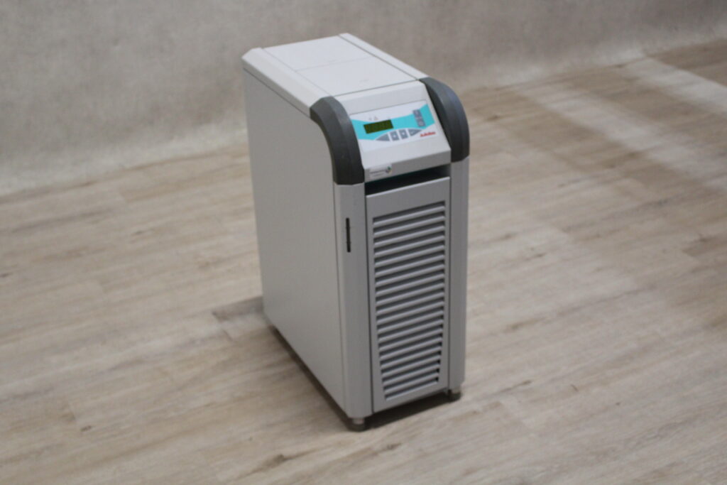 Julabo FL300 Recirculating Cooler - Gemini BV