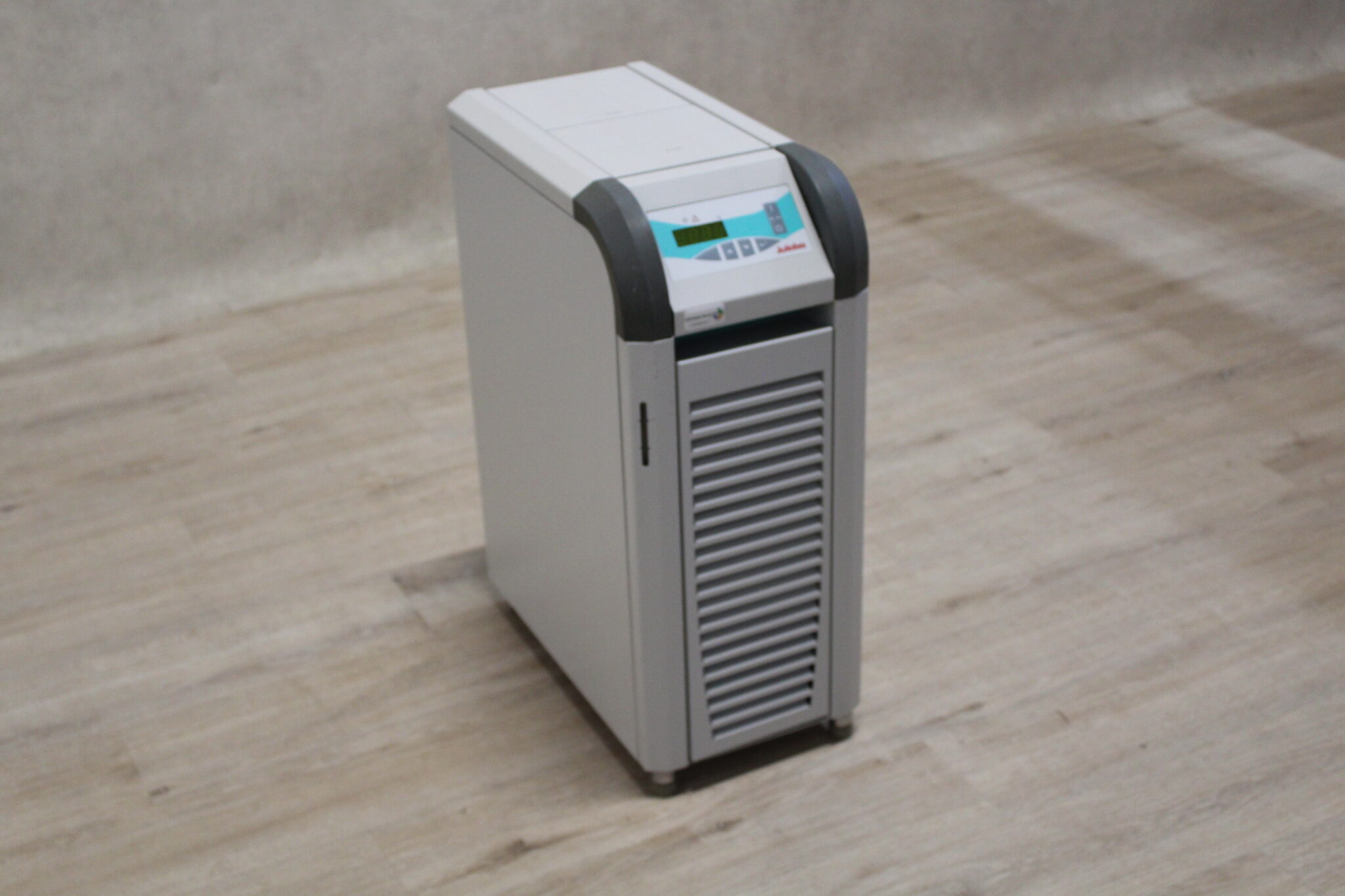 Julabo FL300 Recirculating Cooler - Gemini BV