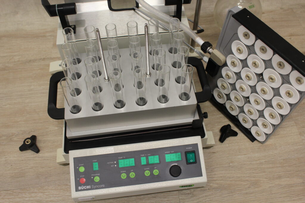 Büchi Syncore Q-10 Parralel evaporation platform - Gemini BV