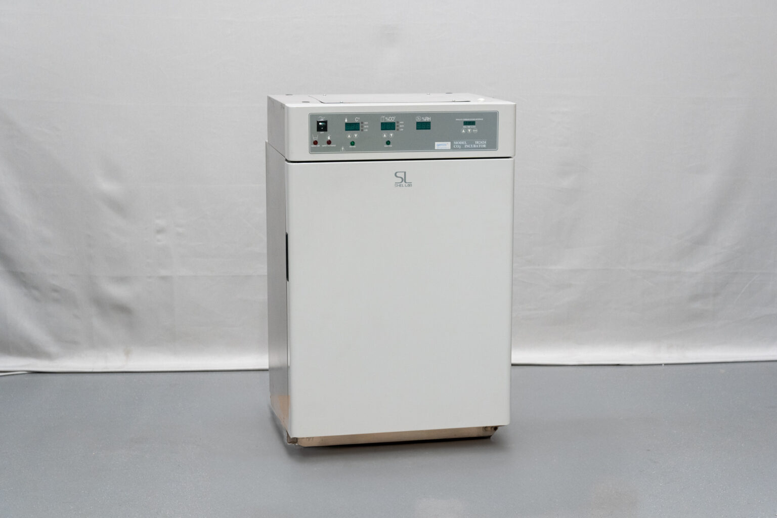 Shel Lab IR2424 Water Jacketed CO2 Incubator - Gemini BV