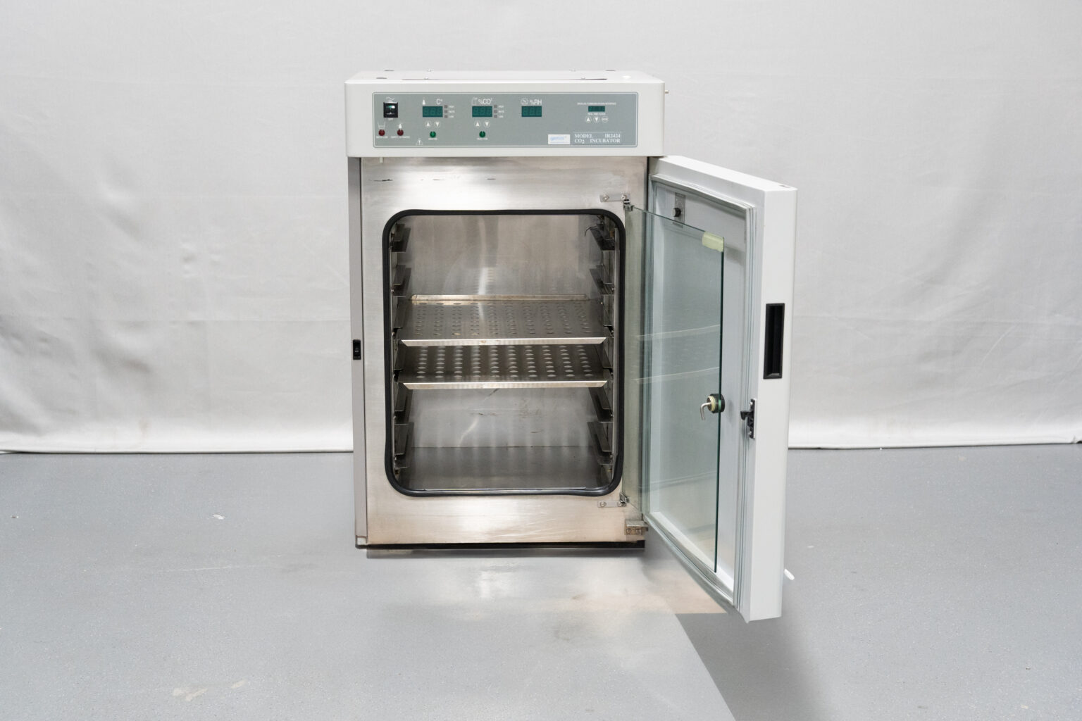 Shel Lab IR2424 Water Jacketed CO2 Incubator - Gemini BV